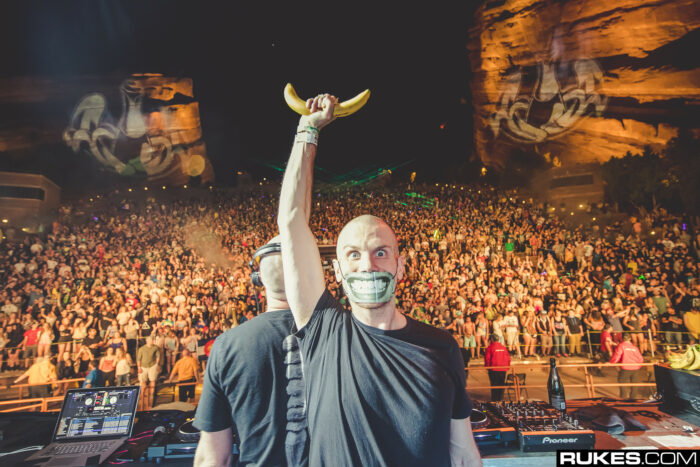 Dada Life goes Future Rave: So klingt ihre Single „Rumble Slow“ – DJ ...