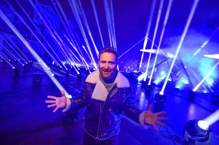 Mit großem Knall ins neue Jahr: David Guetta tritt am Louvre in Abu ...