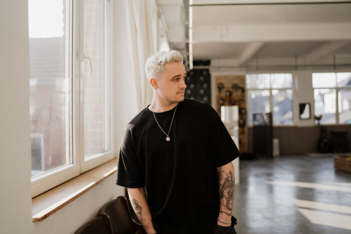 Fabian Farell ist jetzt bei Universal Music: Neue Single „Runaway ...