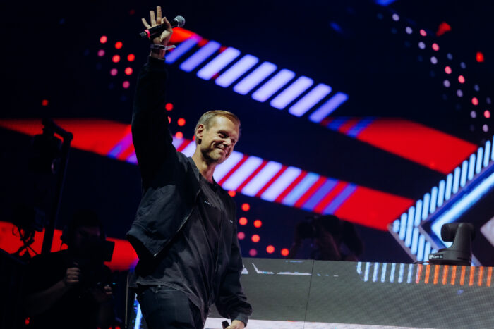 Armin van Buuren ist zurück: AMF kündigt ersten Headliner für 2025 an - DJ Mag Germany