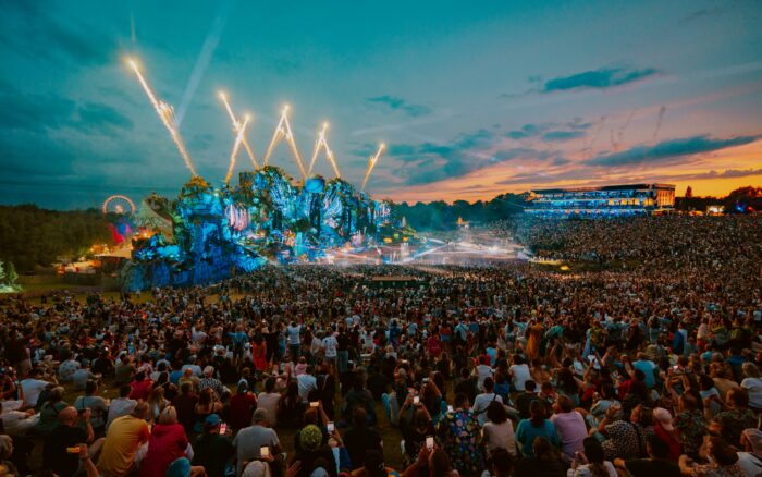 Tomorrowland 2025: Trailer zum neuen Thema „Orbyz“ enthüllt eisige ...